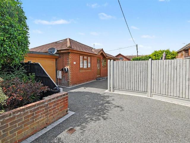 4 bedroom detached bungalow for sale