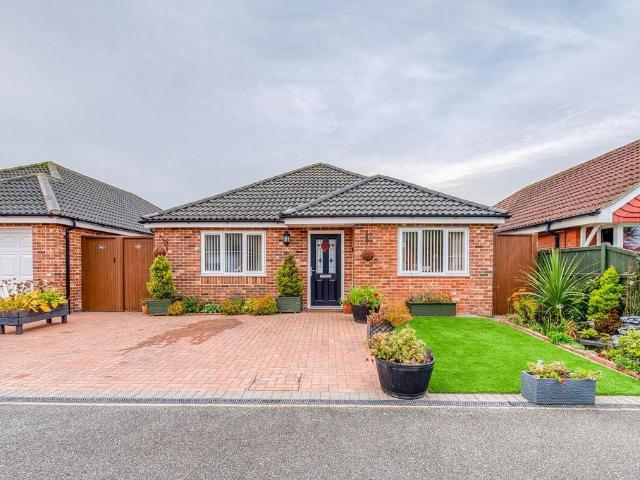4 bedroom detached bungalow for sale