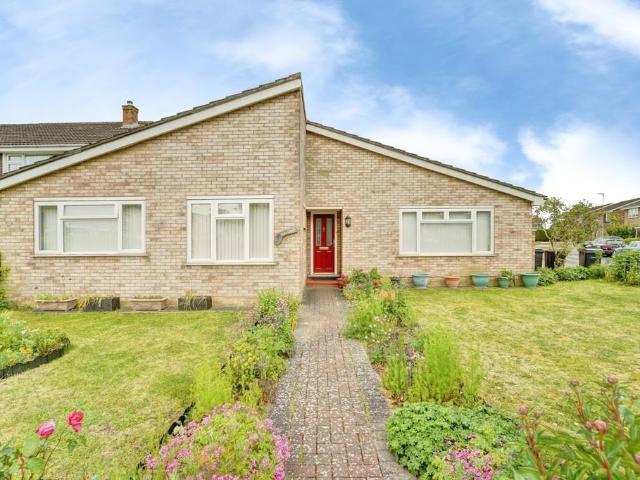 4 bedroom detached bungalow for sale