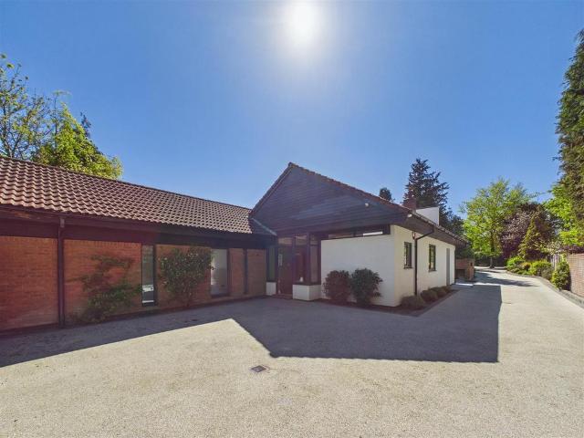 4 bedroom detached bungalow for sale