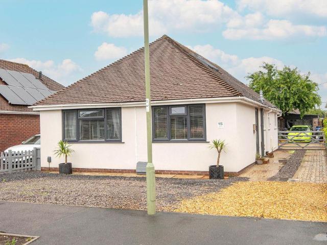 4 bedroom detached bungalow for sale