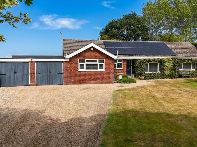 4 bedroom detached bungalow for sale