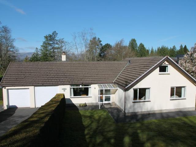 4 bedroom detached bungalow for sale