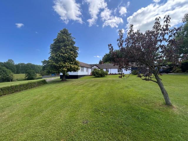 4 bedroom detached bungalow for sale