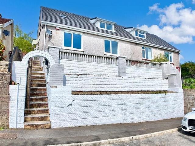 4 bedroom detached bungalow for sale