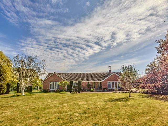 4 bedroom detached bungalow for sale