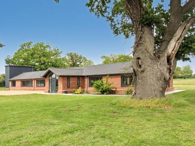 4 bedroom detached bungalow for sale