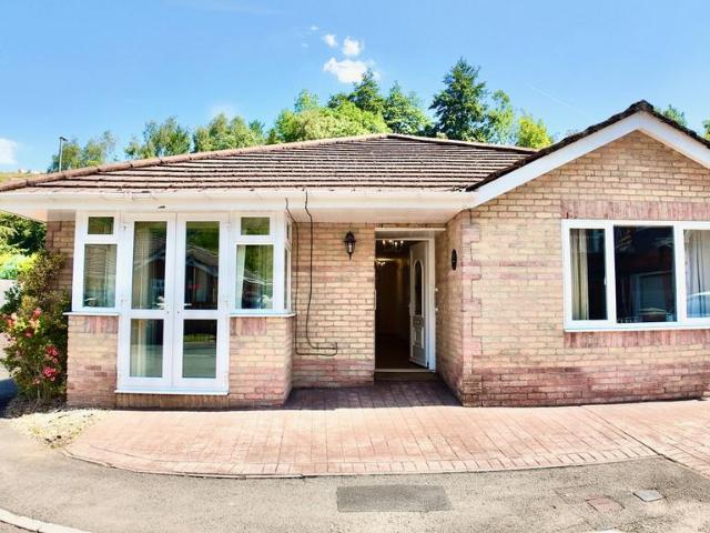 4 bedroom detached bungalow for sale
