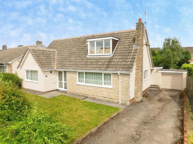 4 bedroom detached bungalow for sale