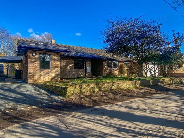 6 bedroom detached bungalow for sale