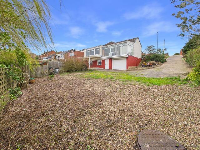 4 bedroom detached bungalow for sale