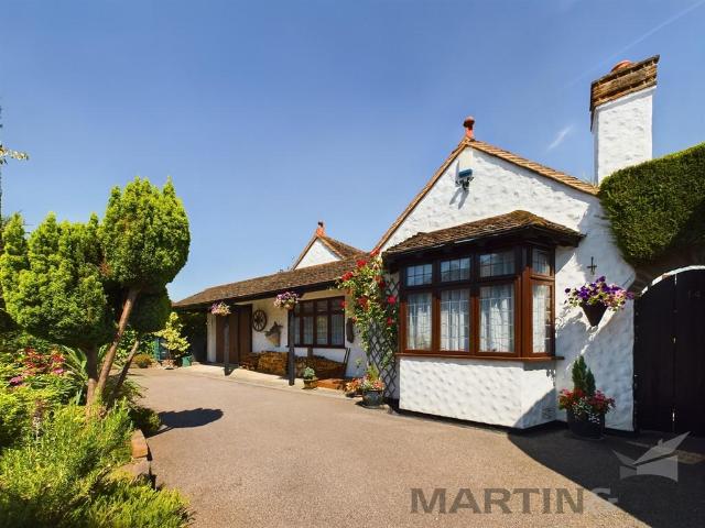 4 bedroom detached bungalow for sale
