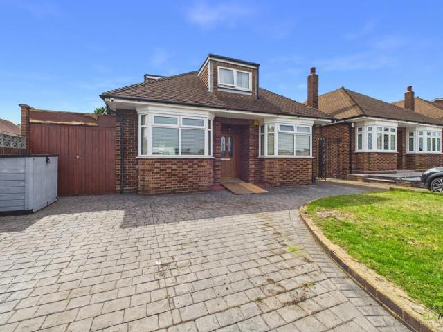 4 bedroom detached bungalow for sale