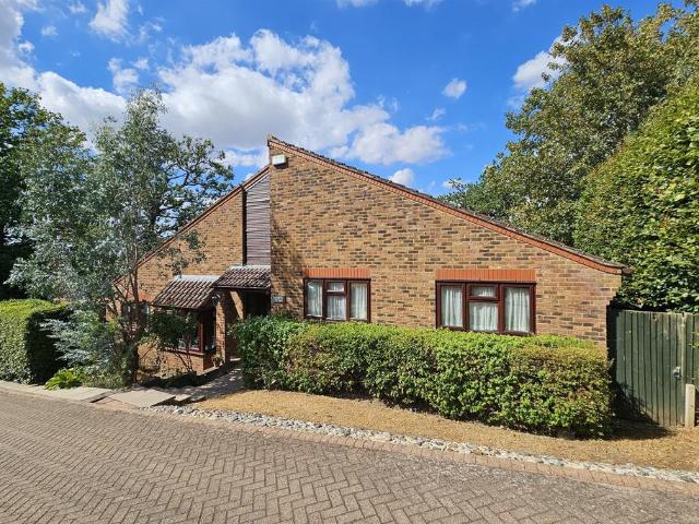 4 bedroom detached bungalow for sale