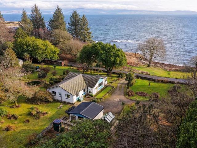 4 bedroom detached bungalow for sale