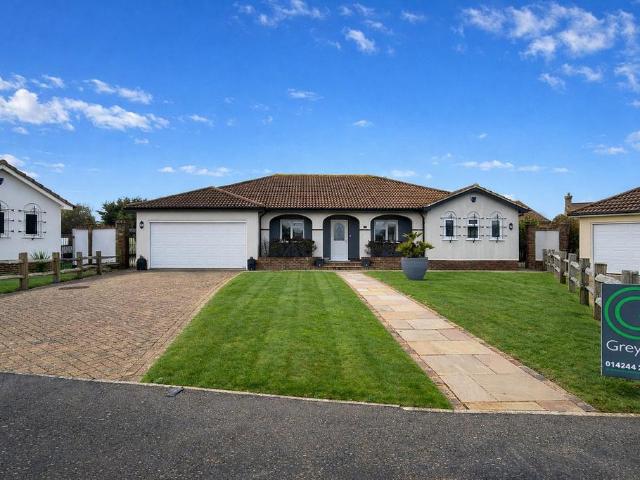 4 bedroom detached bungalow for sale
