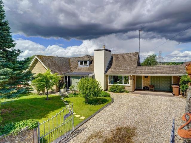 4 bedroom detached bungalow for sale