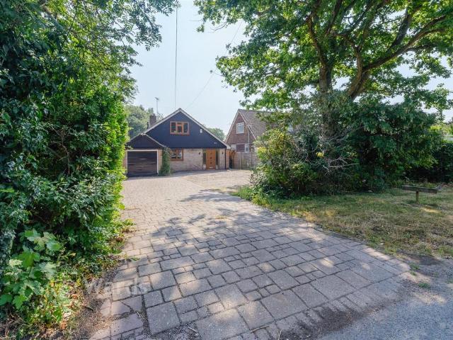 4 bedroom detached bungalow for sale