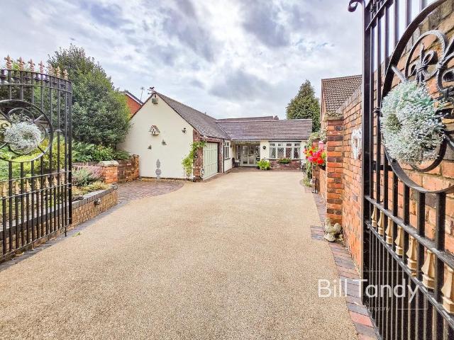 4 bedroom detached bungalow for sale