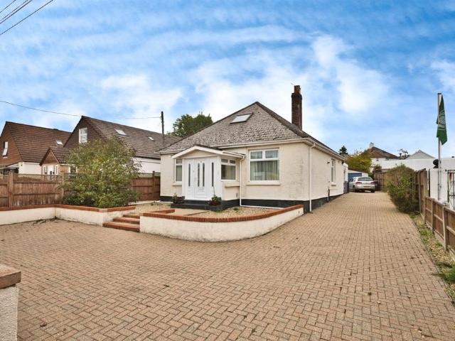 4 bedroom detached bungalow for sale