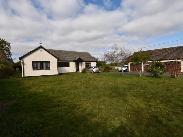 4 bedroom detached bungalow for sale