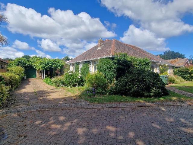 4 bedroom detached bungalow for sale