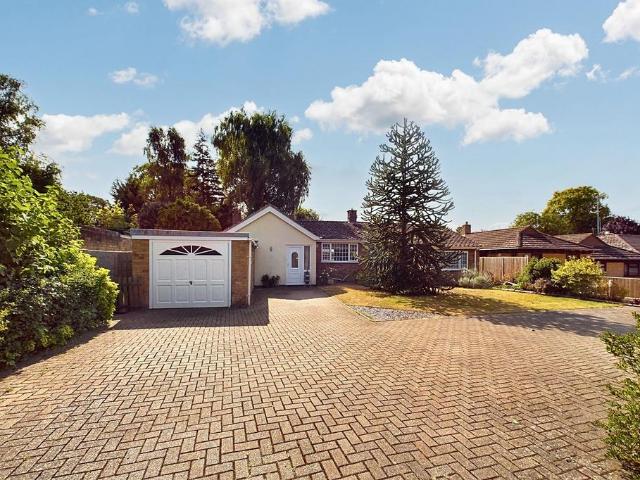 4 bedroom detached bungalow for sale