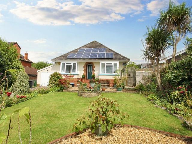 4 bedroom detached bungalow for sale