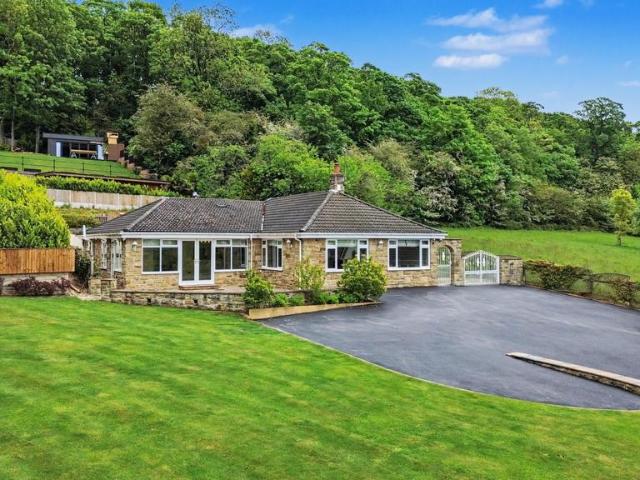 4 bedroom detached bungalow for sale