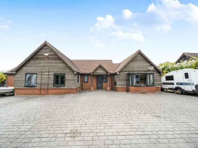 4 bedroom detached bungalow for sale