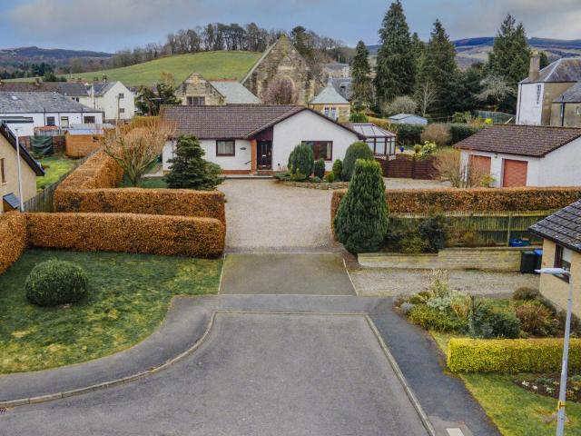 4 bedroom detached bungalow for sale