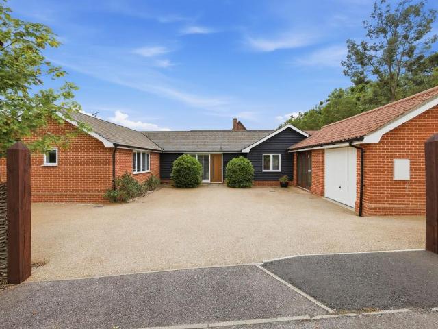 4 bedroom detached bungalow for sale