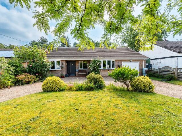 4 bedroom detached bungalow for sale