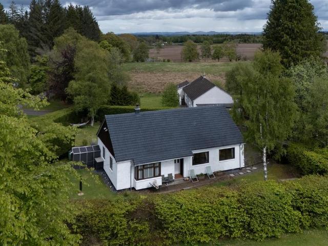 4 bedroom detached bungalow for sale