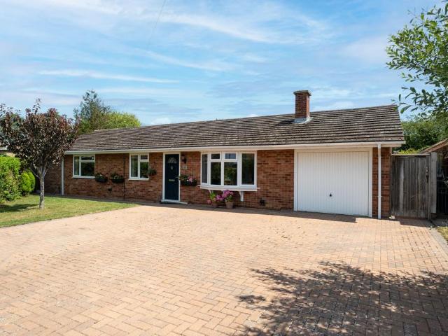 4 bedroom detached bungalow for sale
