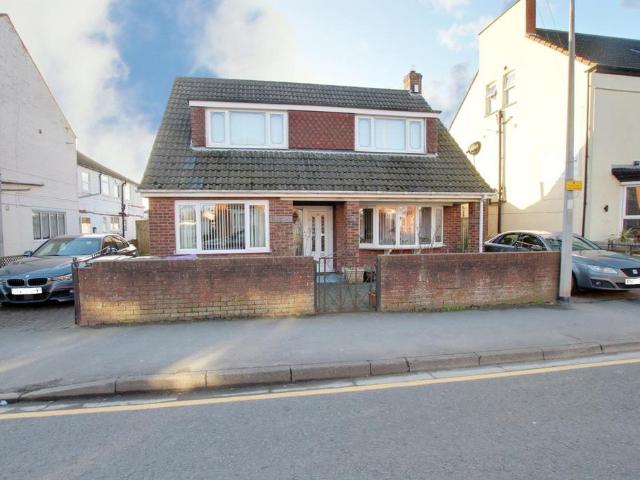 4 bedroom detached bungalow for sale
