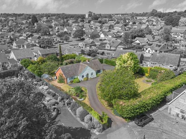 4 bedroom detached bungalow for sale