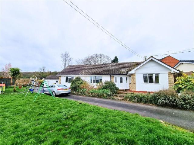 4 bedroom detached bungalow for sale