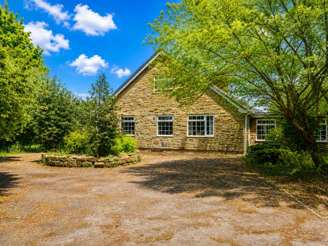 4 bedroom detached bungalow for sale