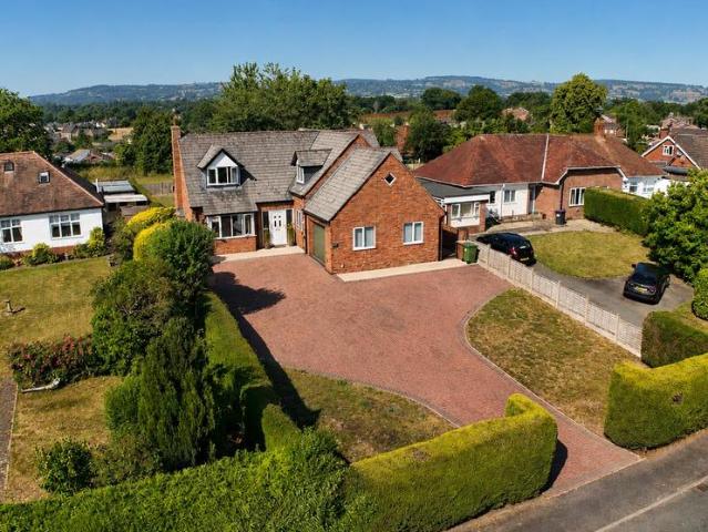 4 bedroom detached bungalow for sale