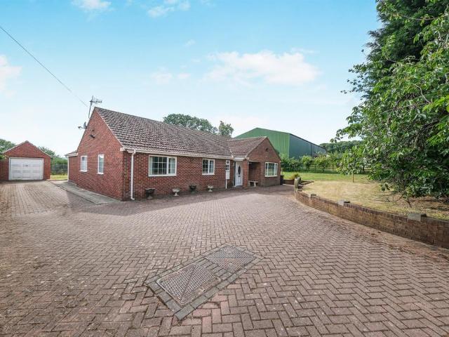4 bedroom detached bungalow for sale