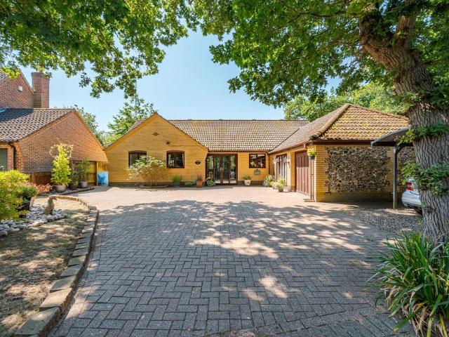 4 bedroom detached bungalow for sale