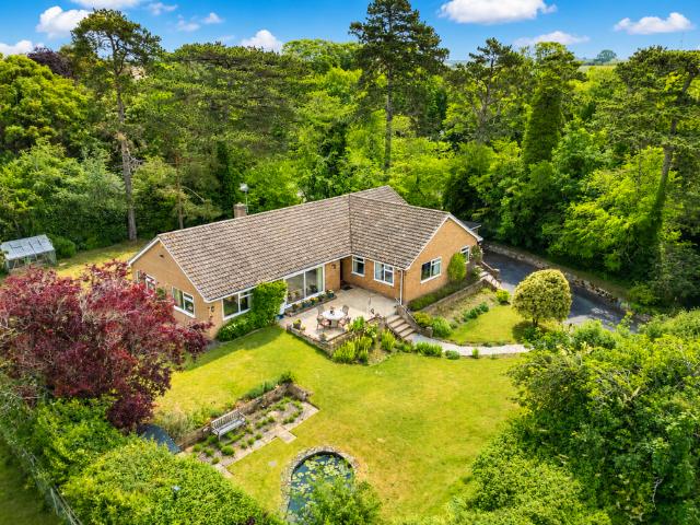 4 bedroom detached bungalow for sale