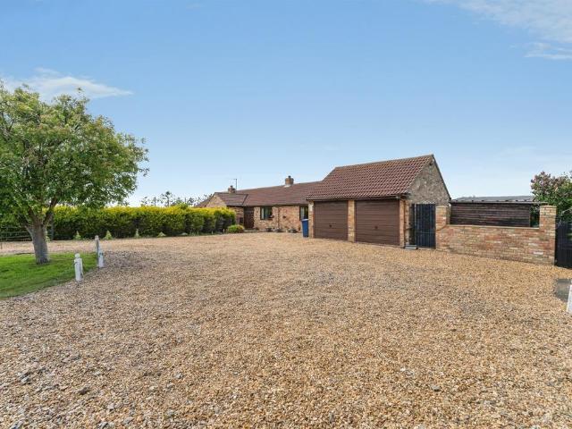 4 bedroom detached bungalow for sale