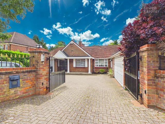 4 bedroom detached bungalow for sale