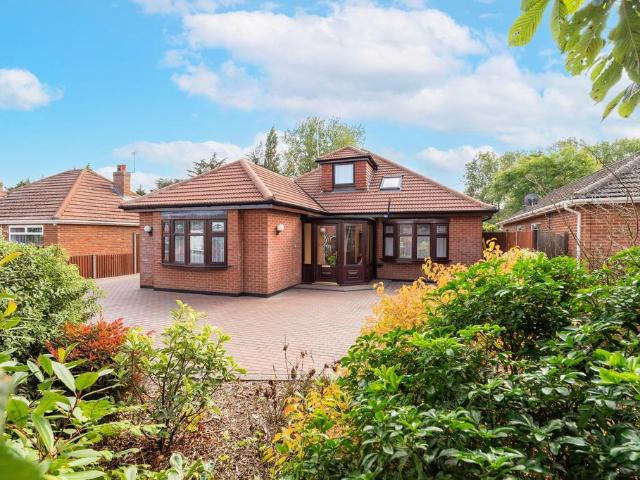 4 bedroom detached bungalow for sale