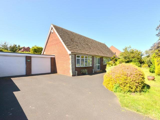4 bedroom detached bungalow for sale