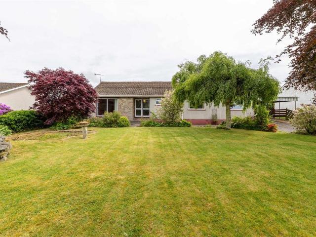 4 bedroom detached bungalow for sale