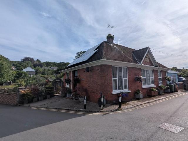 4 bedroom detached bungalow for sale
