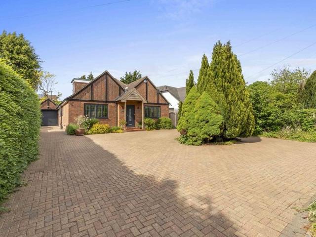 4 bedroom detached bungalow for sale